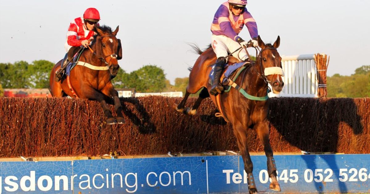 Brian Barr is double-handed | Stratford Racecourse